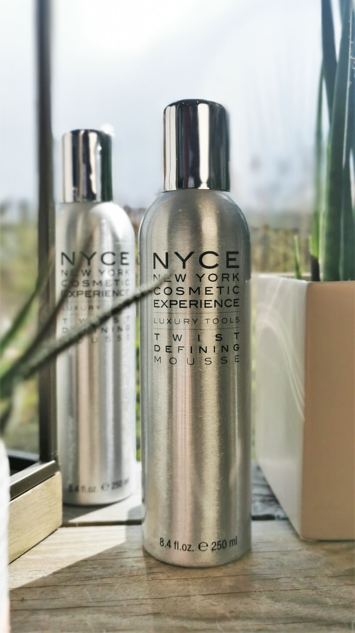 Defining Mousse NYCE Cosmetics | le salon coiffeur privé